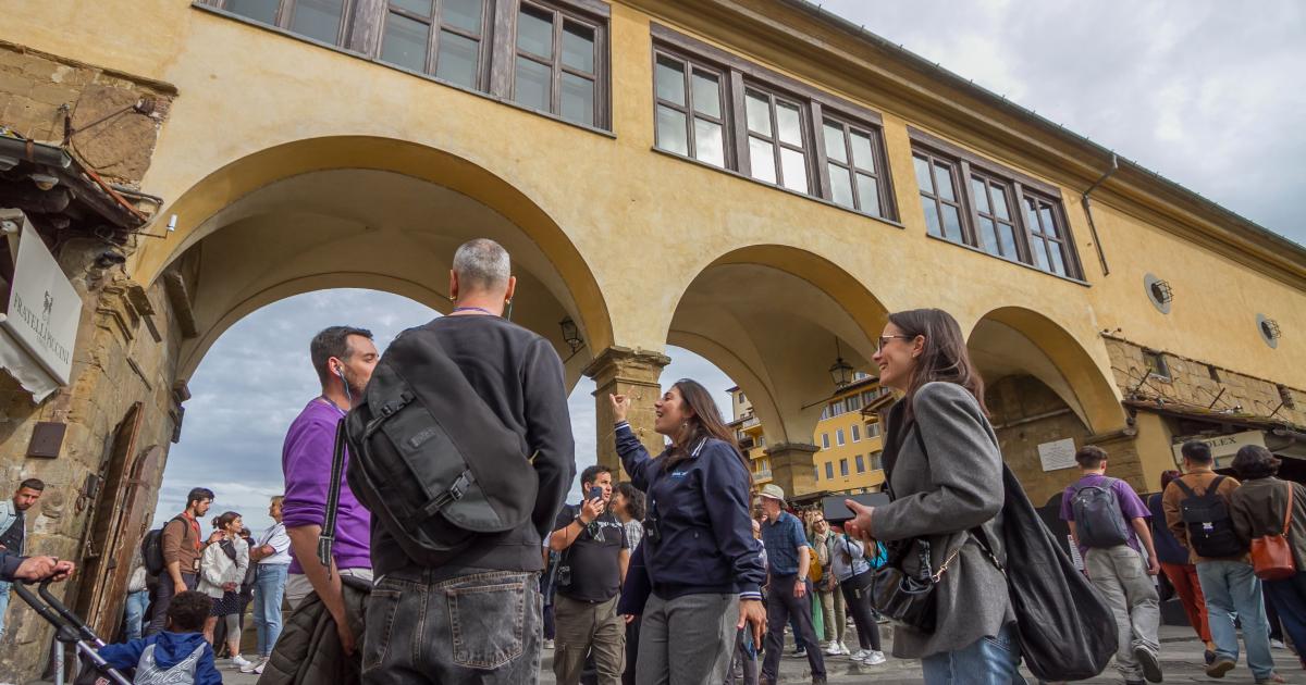 Florence Oltrarno Walking Tour & Arno River Cruise | Towns of Italy